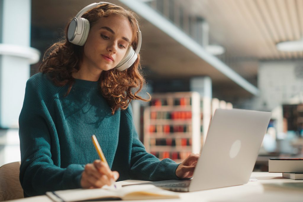 How to Become a Journalism Teacher in Texas